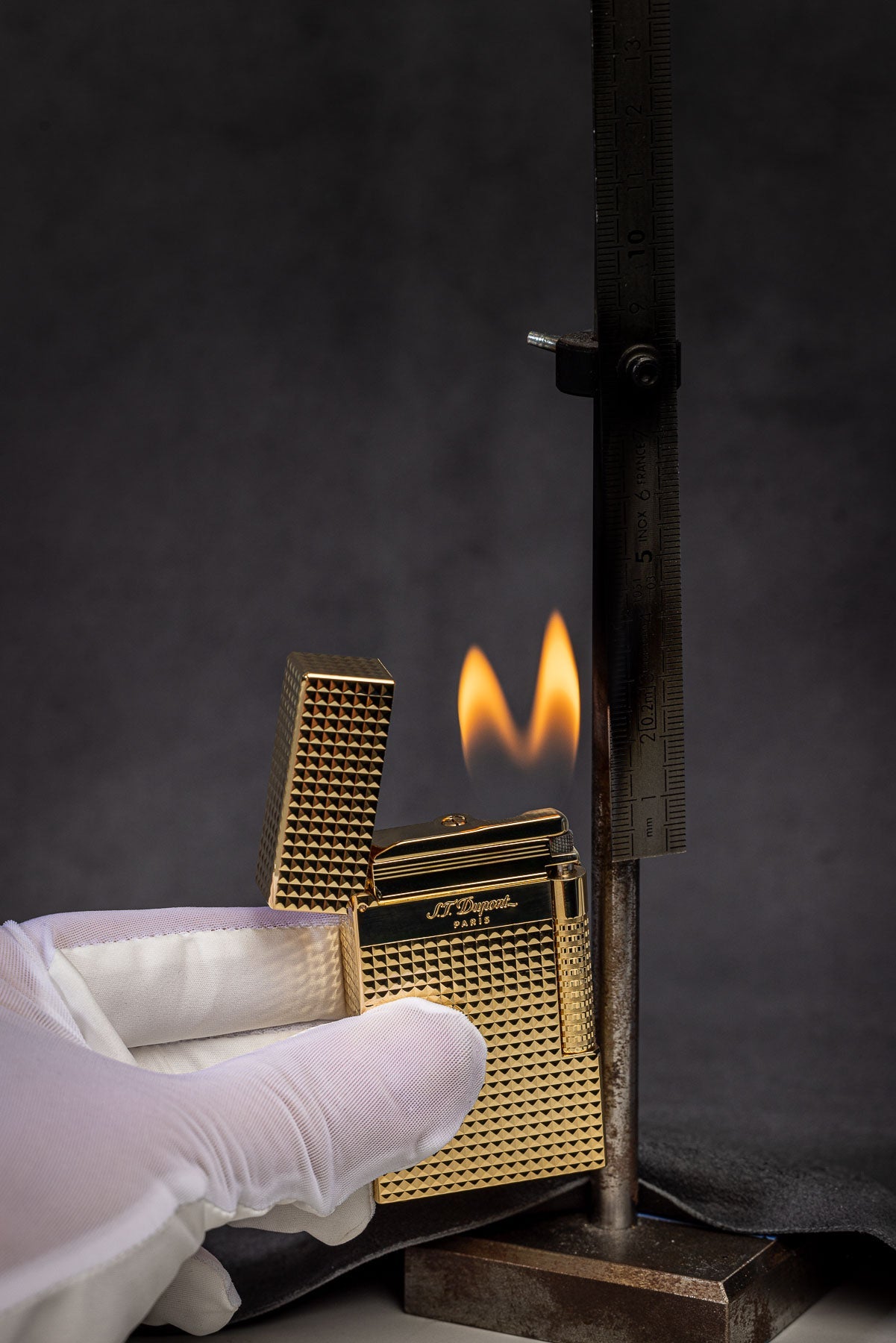 Le Grand Dupont – Accendino iconico e maestria artigianale – S.T ...
